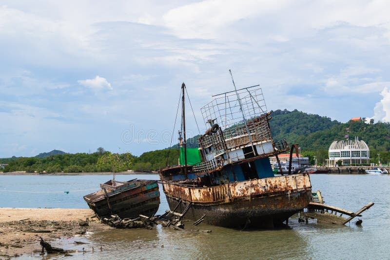 Old rusty fishing boat stock image. Image of sink, building - 41176907