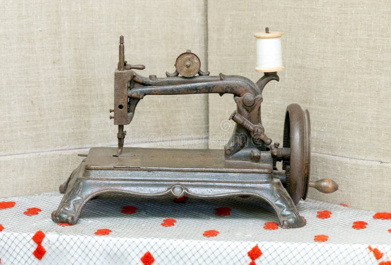 Old Rusty Sewing Machine on White Tablecloth Stock Image - Image of ...