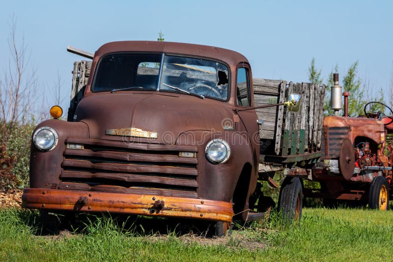 An old rusty truck editorial photography. Image of truck - 154640922