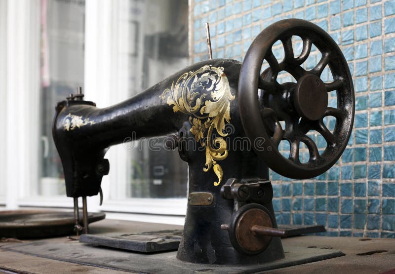 Old sewing machine stock photo. Image of sewing, fashion - 5581080