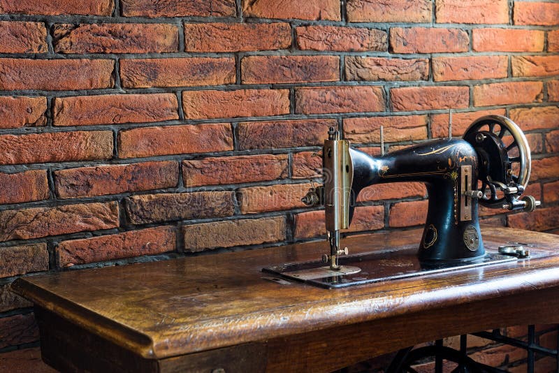 Old sewing machine stock image. Image of factory, table - 112042739