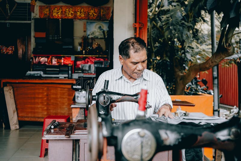 Old Sewing Machine, 30/10/2019, Pontianak, Indonesia Editorial Photo ...