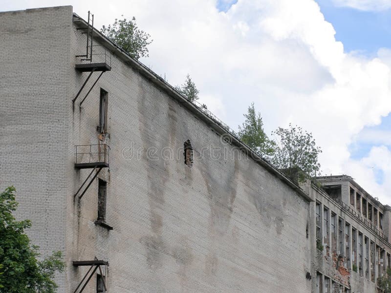 Old shabby building stock image. Image of broken, grunge - 174804855