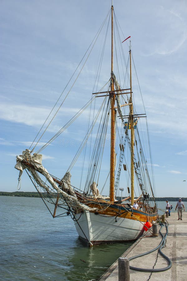 Old ship at the marina editorial photography. Image of antique - 269610237