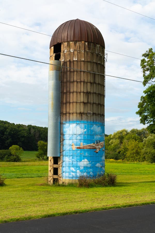 Old silo in the Midwest stock image. Image of colorful - 156876723