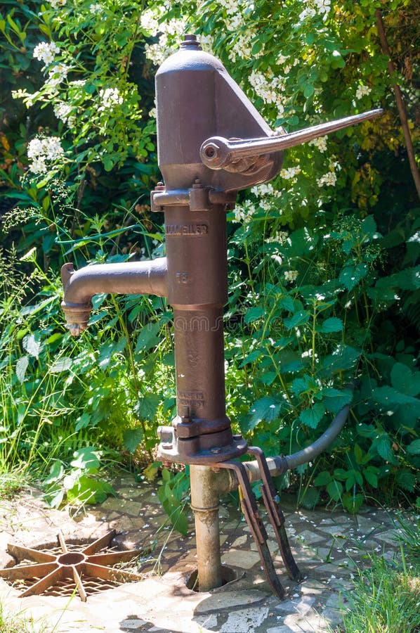 Old but Still Functional Handle Pump Stock Photo - Image of cast, power ...
