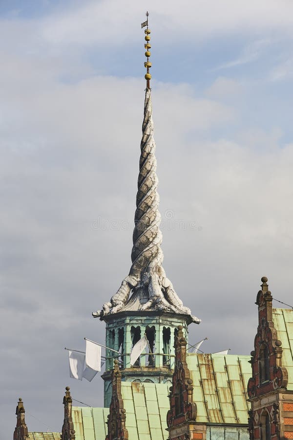 Old Stock Exchange Tower with Twisted Dragons. Copenhague Architecture ...