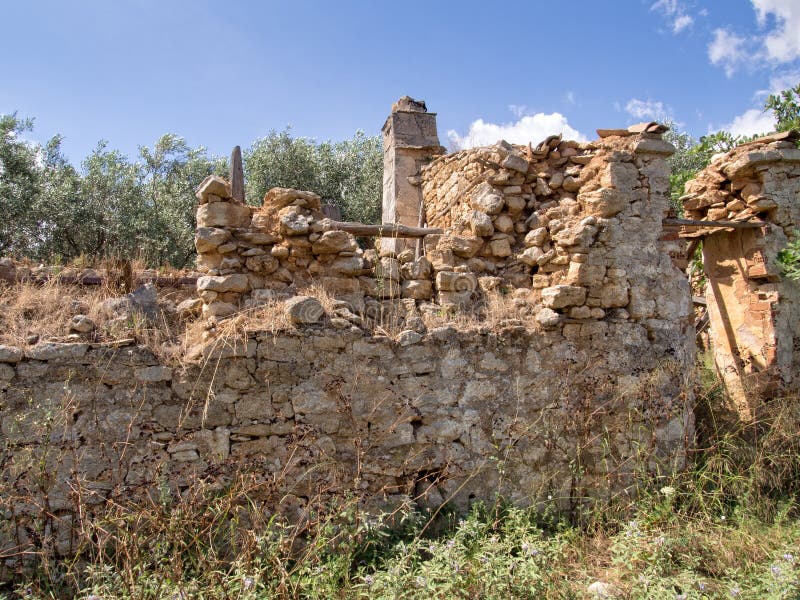 Broken wall stock image. Image of crumbling, environment - 41784871