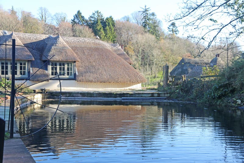 Old Thatched House in Cockington Village, Devon Stock Photo - Image of ...