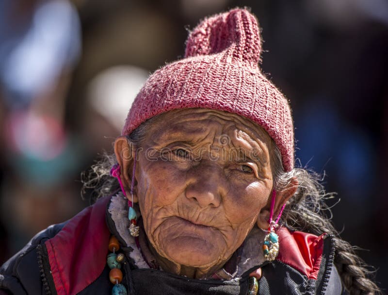 Tibetan Pilgrims, Lhasa, Tibet Editorial Image - Image of talk ...