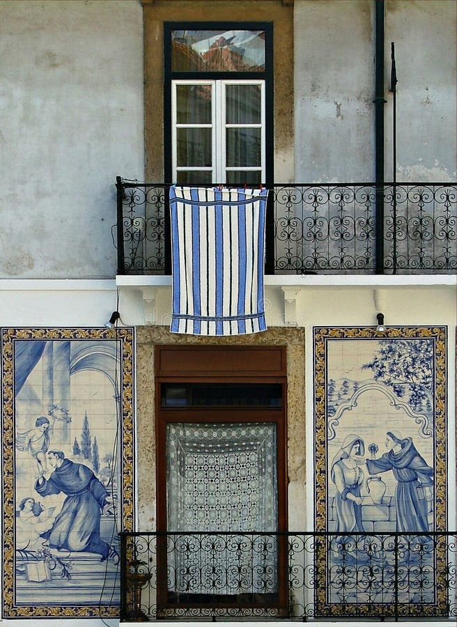 Old Tiled House Front, Lissabon, Portugal Stock Image - Image of ...