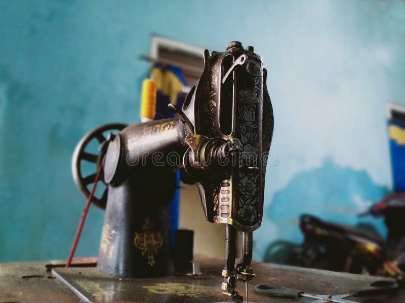 Old Traditional Manual Sewing Machine Stock Image - Image of sewing ...