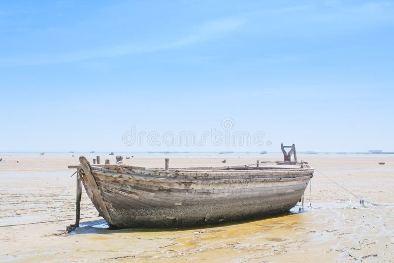 Old Traditional Wooden Rowboat Stock Image - Image of sunny, boat: 43802611