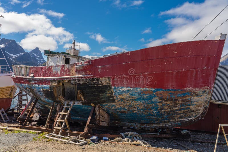 Obsolete Trawler at a Scrap Yard Stock Image - Image of ship, winches ...