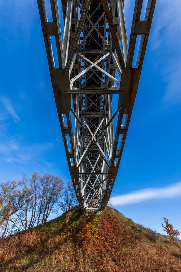 Old truss railway bridge stock image. Image of blue, design - 34605579