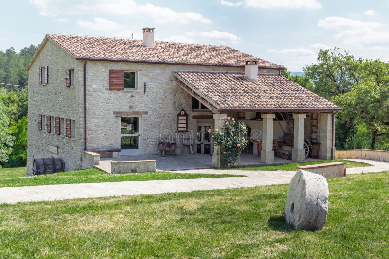 Old Typical Tuscan Farmhouse Stock Image - Image of home, countryside ...
