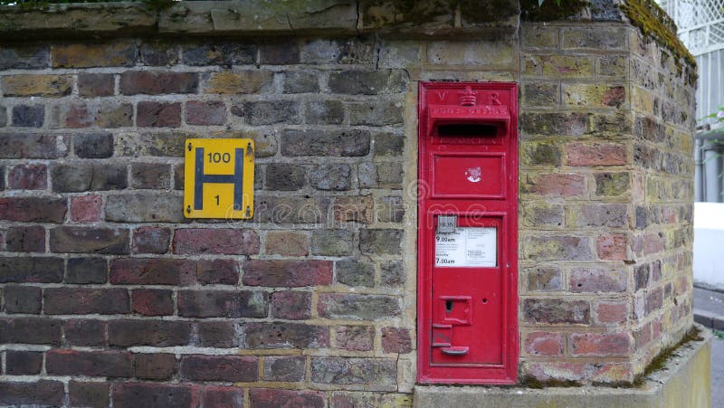 Old Victorian Postbox. editorial photo. Image of mounted - 97120556