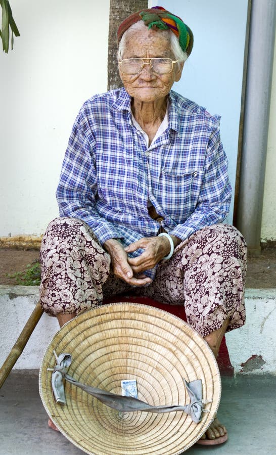 Vietnamese Woman editorial photography. Image of vietnamese - 26286427