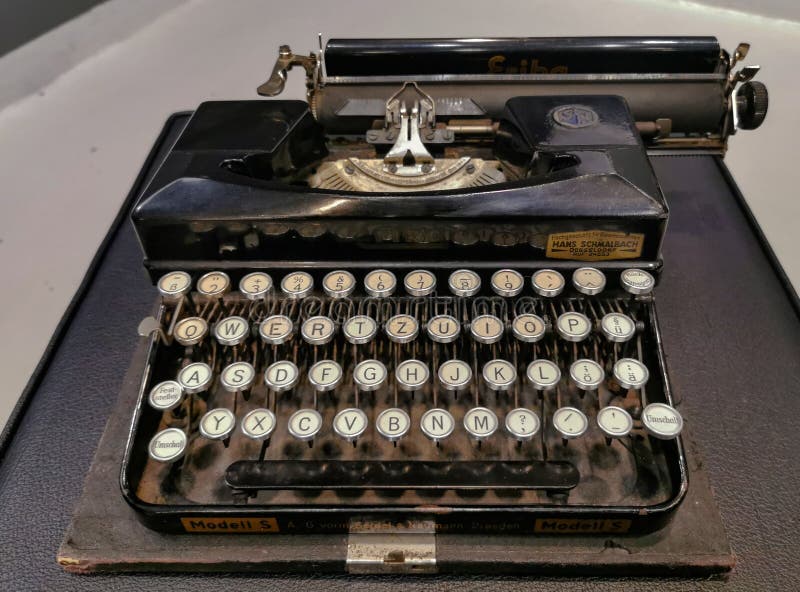 Old Vintage Erica Model S Typewriter Editorial Photo - Image of keys ...