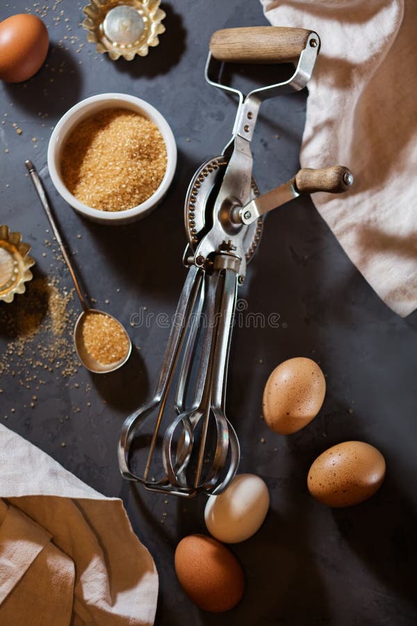 Old Vintage Hand-cranked Mixer Stock Image - Image of cuisine, dessert ...
