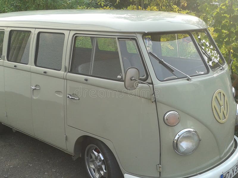 Old VW bus editorial photo. Image of autobus, transport - 77340736