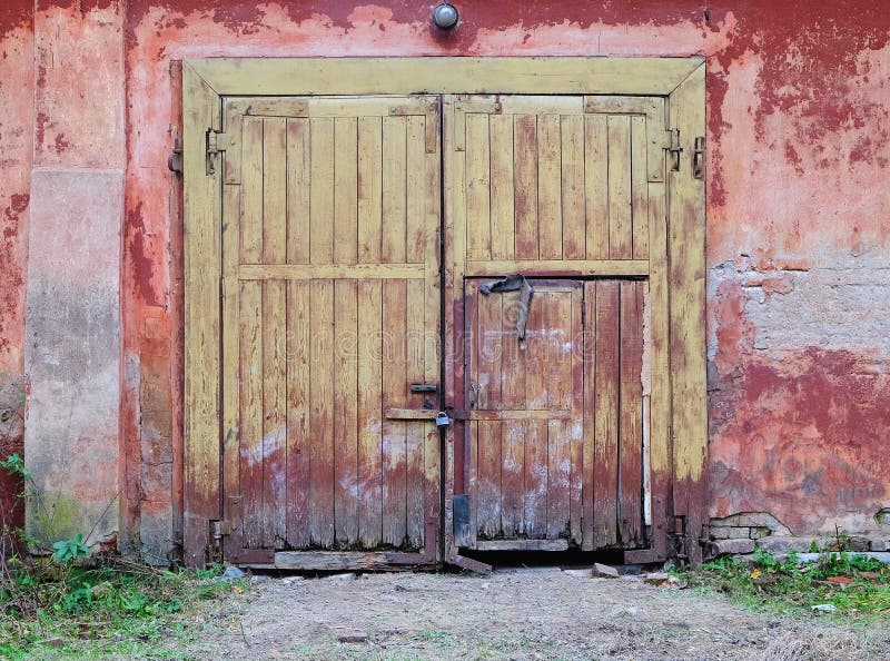 1,056 Old Warehouse Doors Photos - Free & Royalty-Free Stock Photos ...