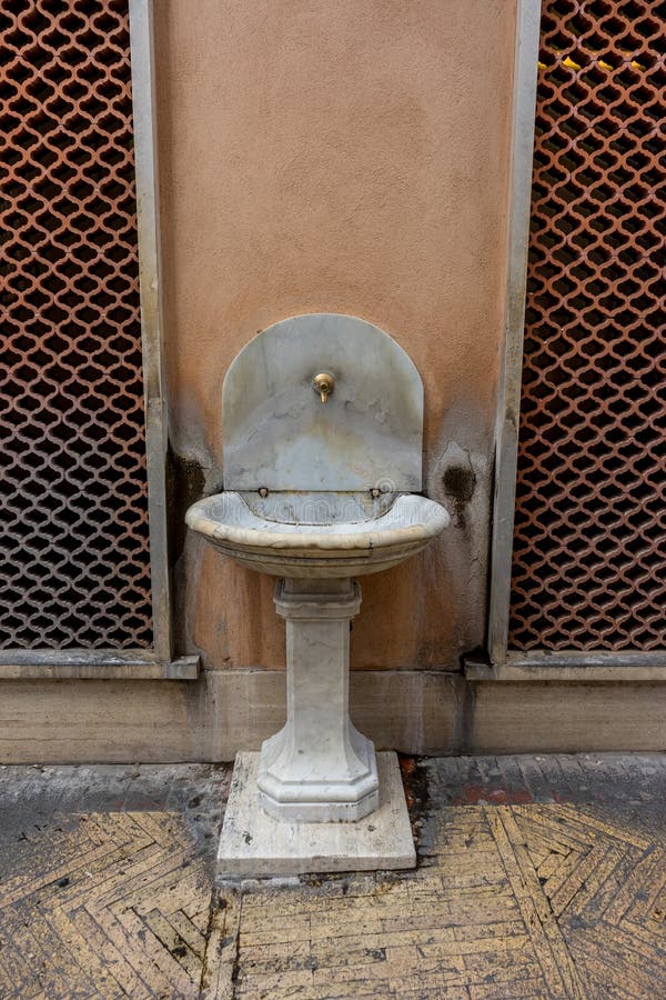 An Old Wash Basin Sink Amecameca Stock Image - Image of italia ...