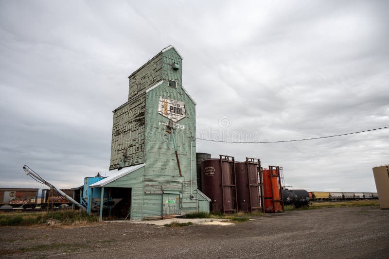 Old Wheat Pool Fertilizer Elevator Editorial Stock Photo - Image of ...