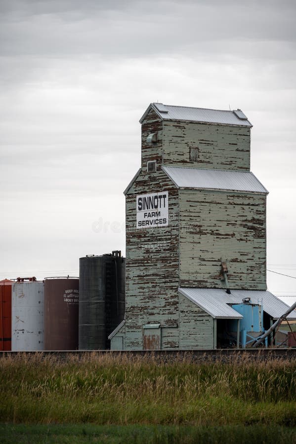 Old Wheat Pool Fertilizer Elevator Editorial Photo - Image of canada ...