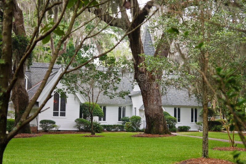 Old White Church Under Massive Oak Trees Stock Photos - Free & Royalty ...