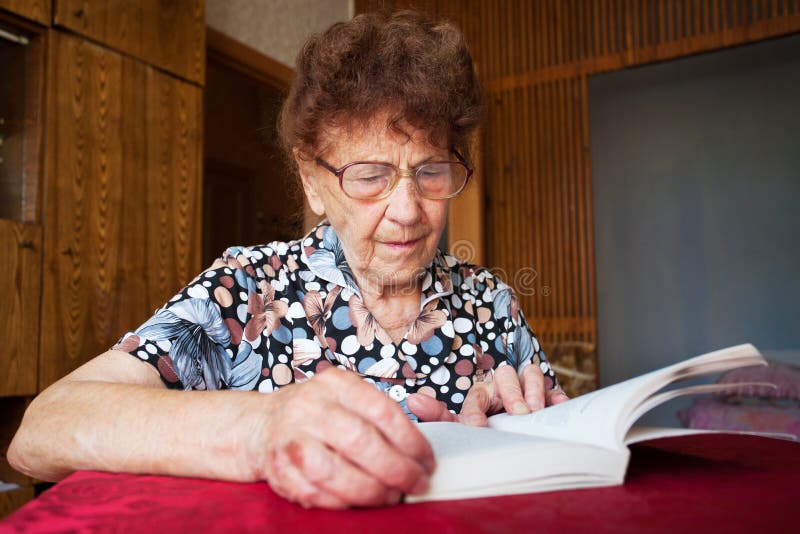 Old woman reading book stock image. Image of human, face - 142038231