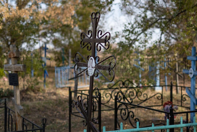 Old wood cross at cemetery editorial photo. Image of dead - 267395241