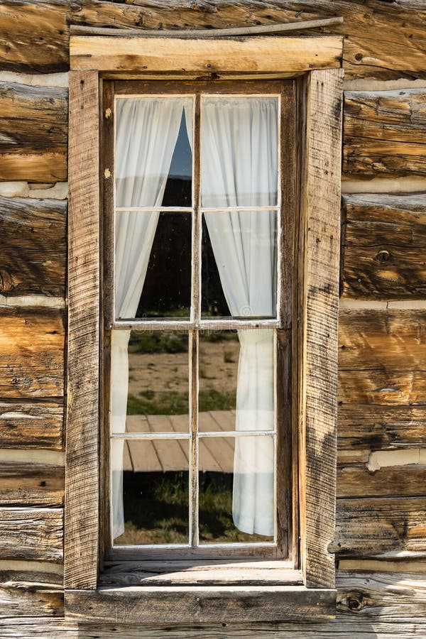 Old Wood Window in Log Cabin Stock Photo - Image of home, texture ...