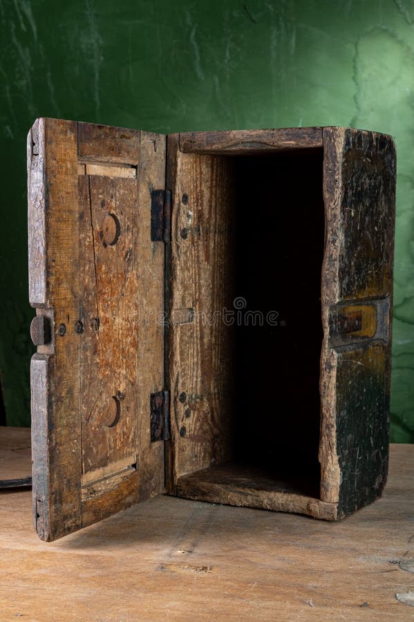 Old Wooden Box. Thick Wood Box. Green Wooden Box Stock Photo - Image of ...