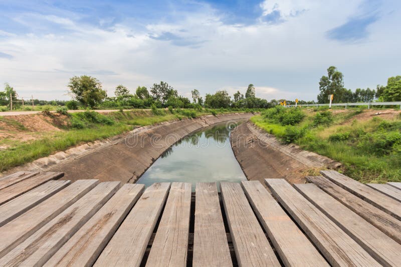California Canal Drought stock photo. Image of cement - 39143306
