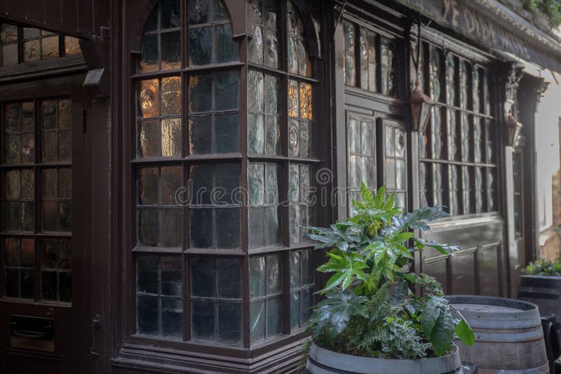 The Old Ye Olde Mitre Pub in London Stock Image - Image of iconic, nice ...