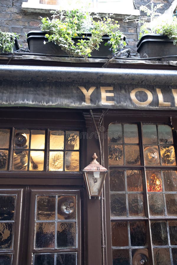 The Old Ye Olde Mitre Pub in London Editorial Stock Photo - Image of ...