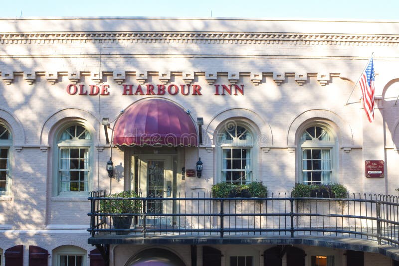 Olde Harbour Inn editorial photo. Image of street, house - 91144716