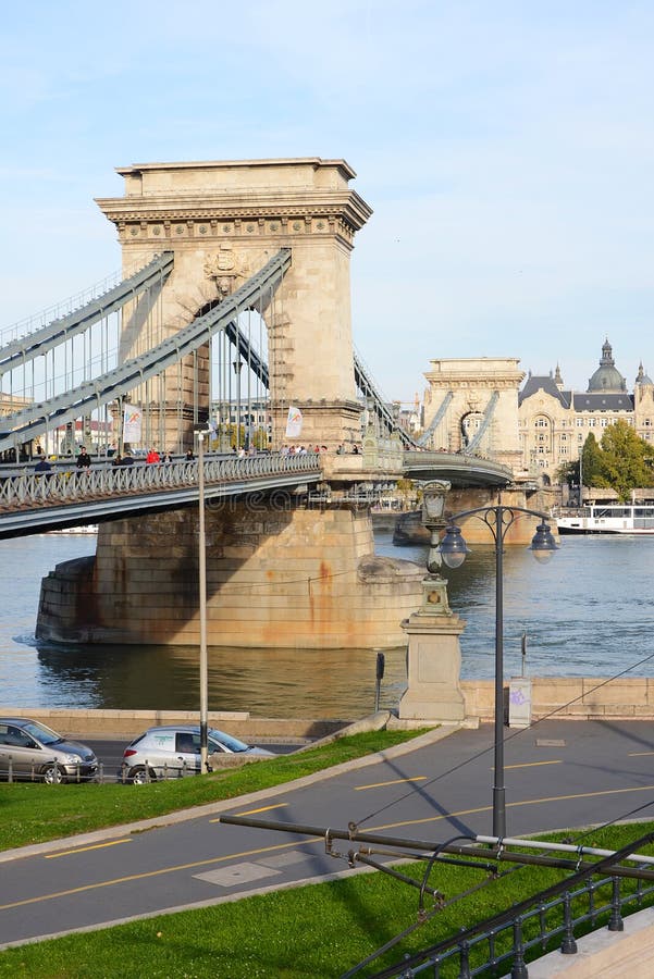 Bridge in Budapest editorial photography. Image of building - 103146572