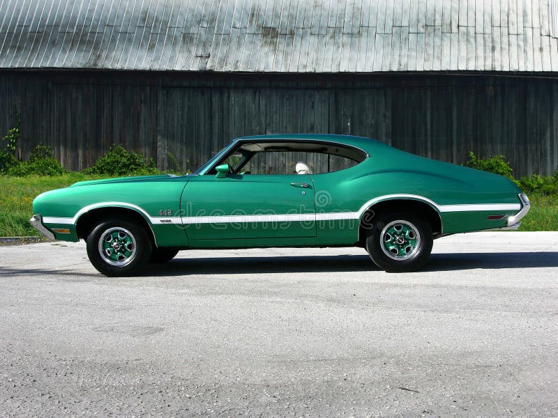 1972 Oldsmobile Cutlass 442 W-30 Editorial Stock Photo - Image of sedan ...