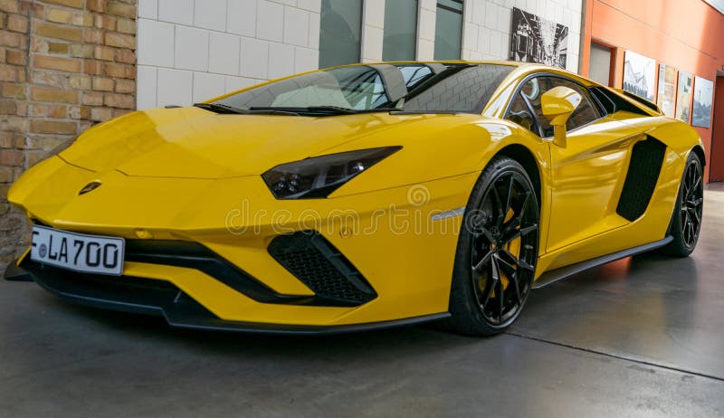 Oldtimer Classic cars editorial image. Image of classic - 194055290