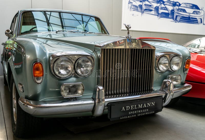 Oldtimer Classic cars editorial stock photo. Image of land - 194055293