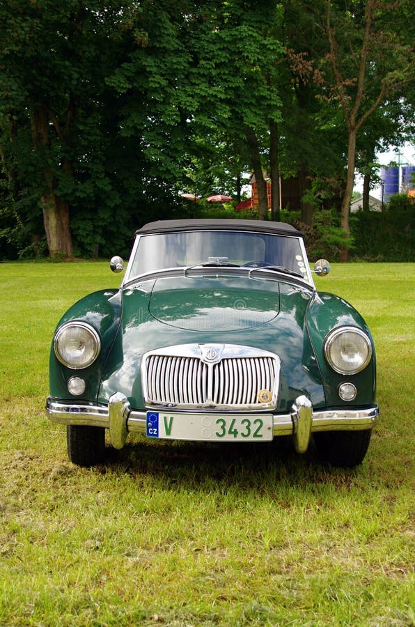 Oldtimer MG redaktionelles stockfotografie. Bild von luxus - 47935052