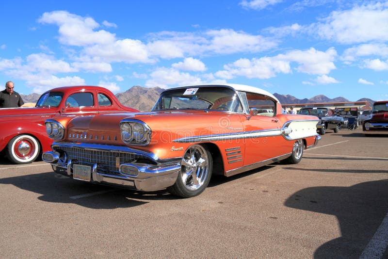 Oldtimer: Pontiac 1958 Bonneville Redaktionelles Bild - Bild von ...