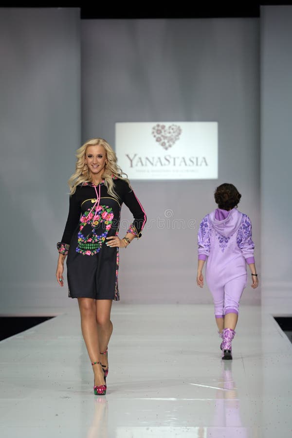 Olga Buzova immagine editoriale. Immagine di realtà, umore - 31010415