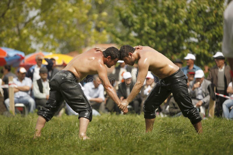Een Worstelaar Neemt Controle Van Zijn Slag Tijdens De Concurrentie Bij ...