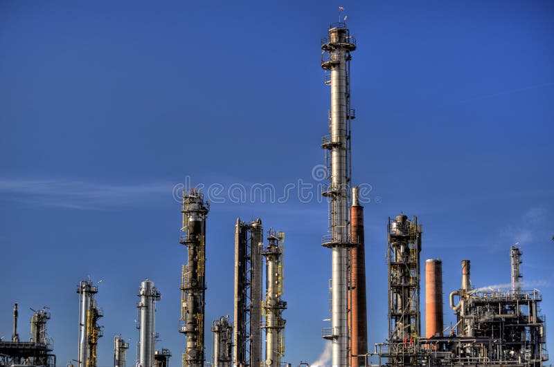 Olieraffinaderij in Duitsland Redactionele Afbeelding - Image of ...