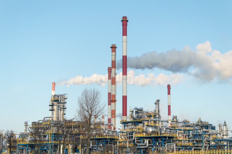 Olieraffinaderij Polen stock foto. Image of installatie - 36500320