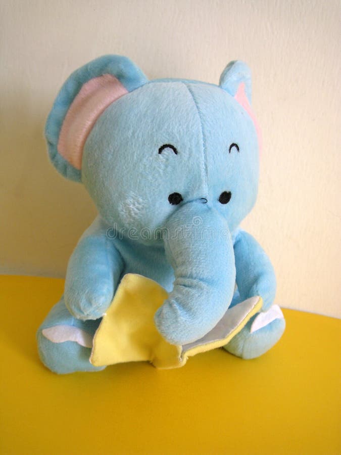 Olifant stock foto. Image of hart, kind, kleren, gekleurd - 3369008