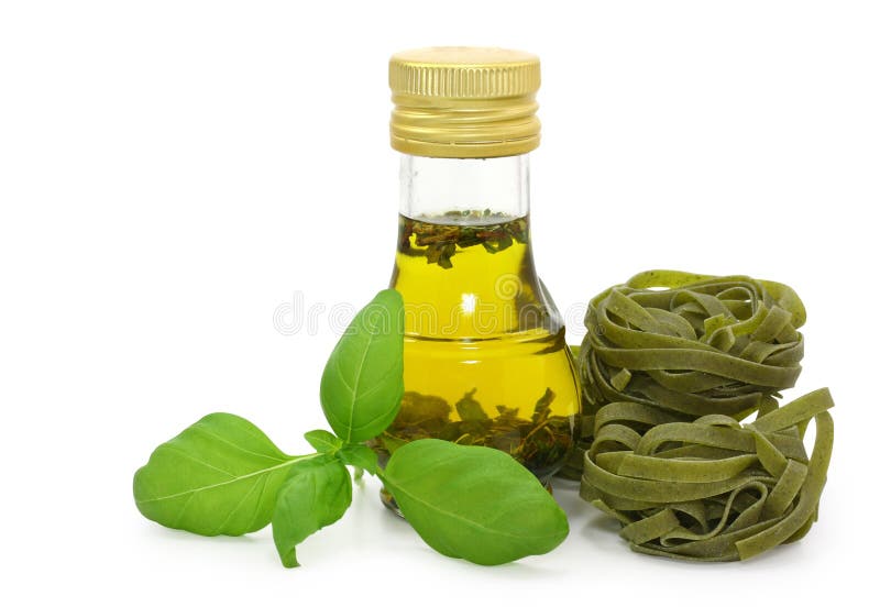 Olijfolie, Verse Basilicum En Tagliatelle Stock Afbeelding - Image of ...